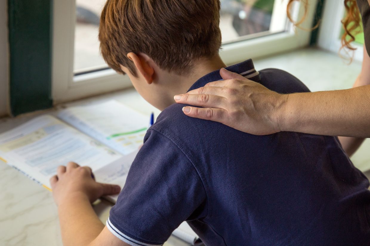 Managing a reading disability: 6 ways to help a child with dyslexia ...