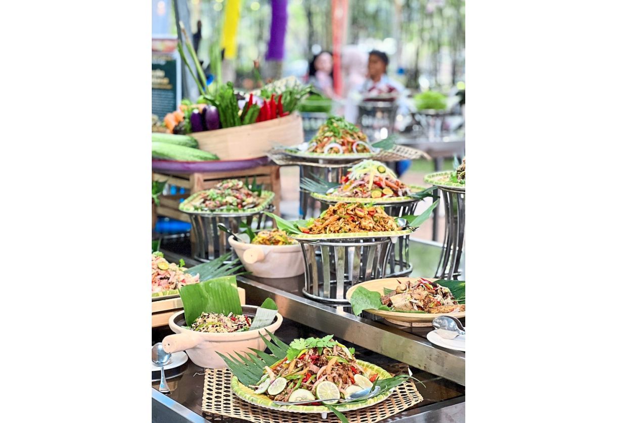 Beachside buffet of local flavours in Sepang | The Star