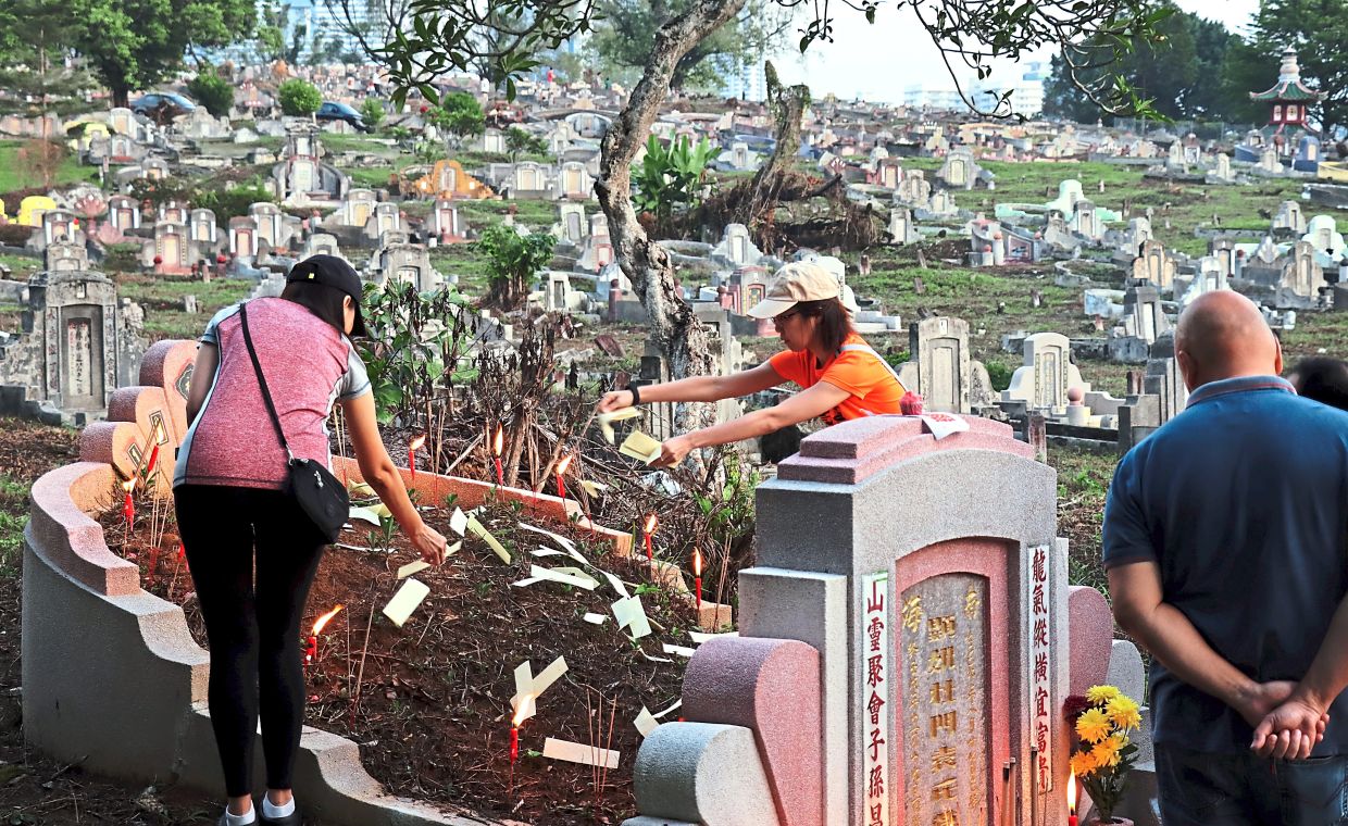 Tradition meets practicality for Qing Ming rituals | The Star