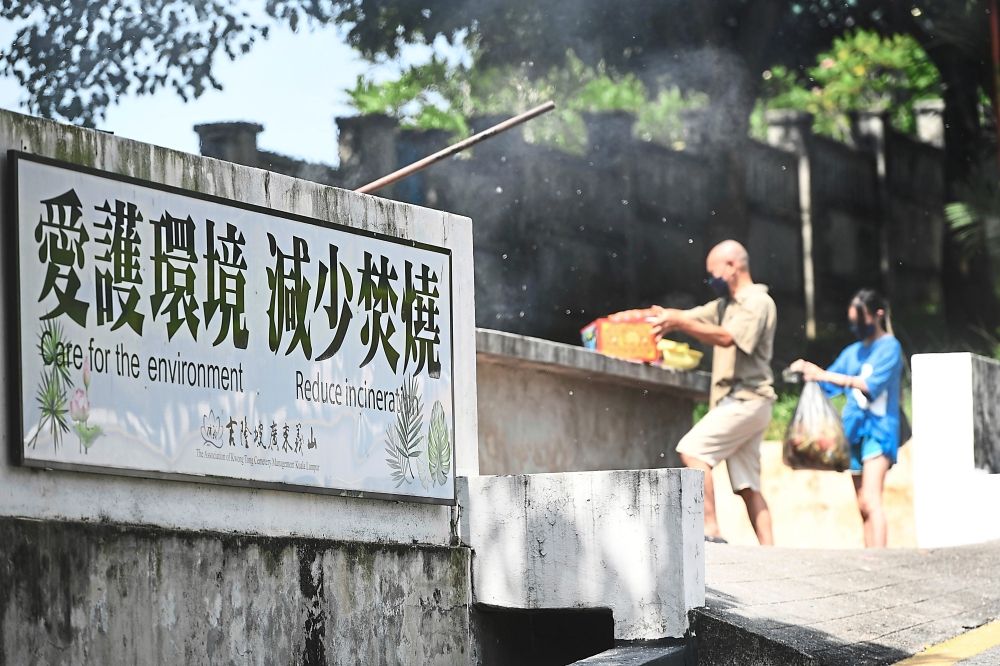 Tradition meets practicality for Qing Ming rituals | The Star