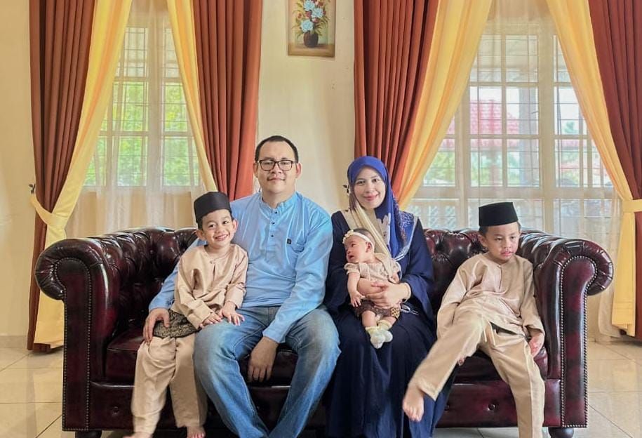 While most consumers order cookies for Hari Raya, some still bake their ...