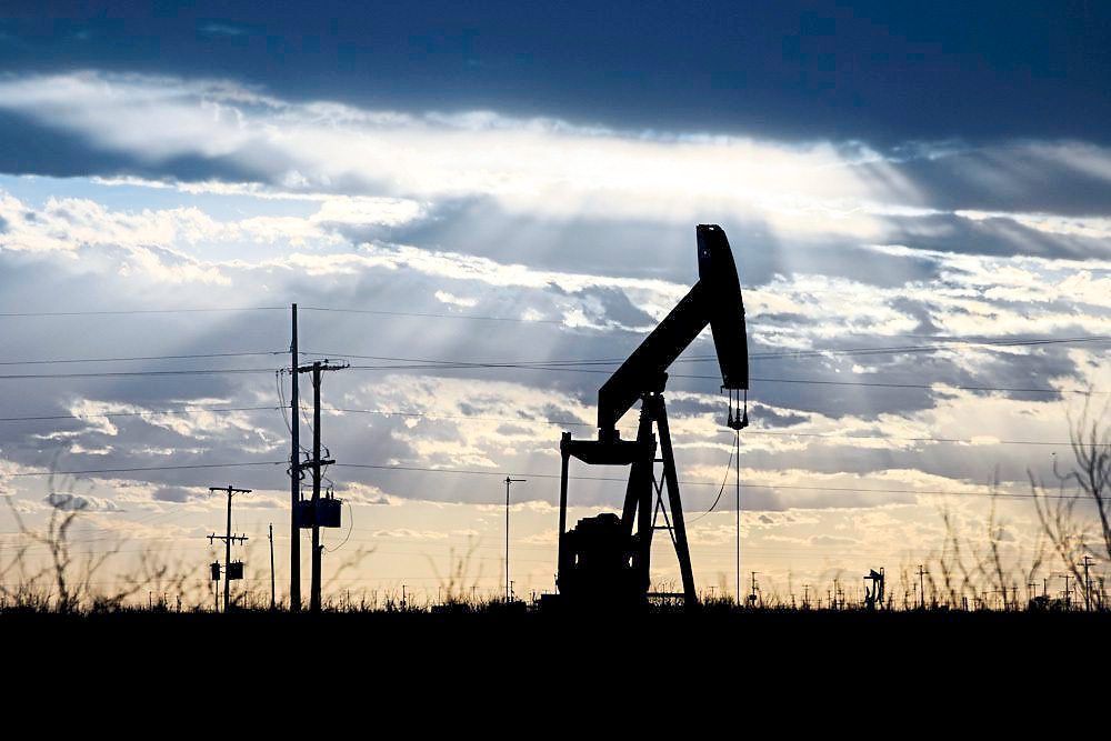 Oil heads for second weekly gain on geopolitical tension, supply ...