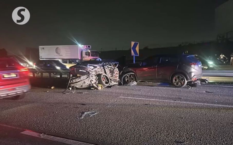 Express bus, six other vehicles involved in North-South Expressway ...