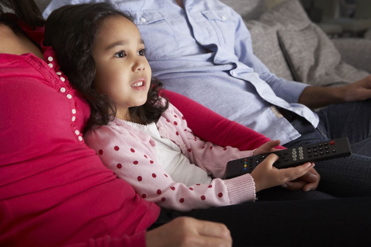 How co-viewing content with kids can help parents bond with them | The Star