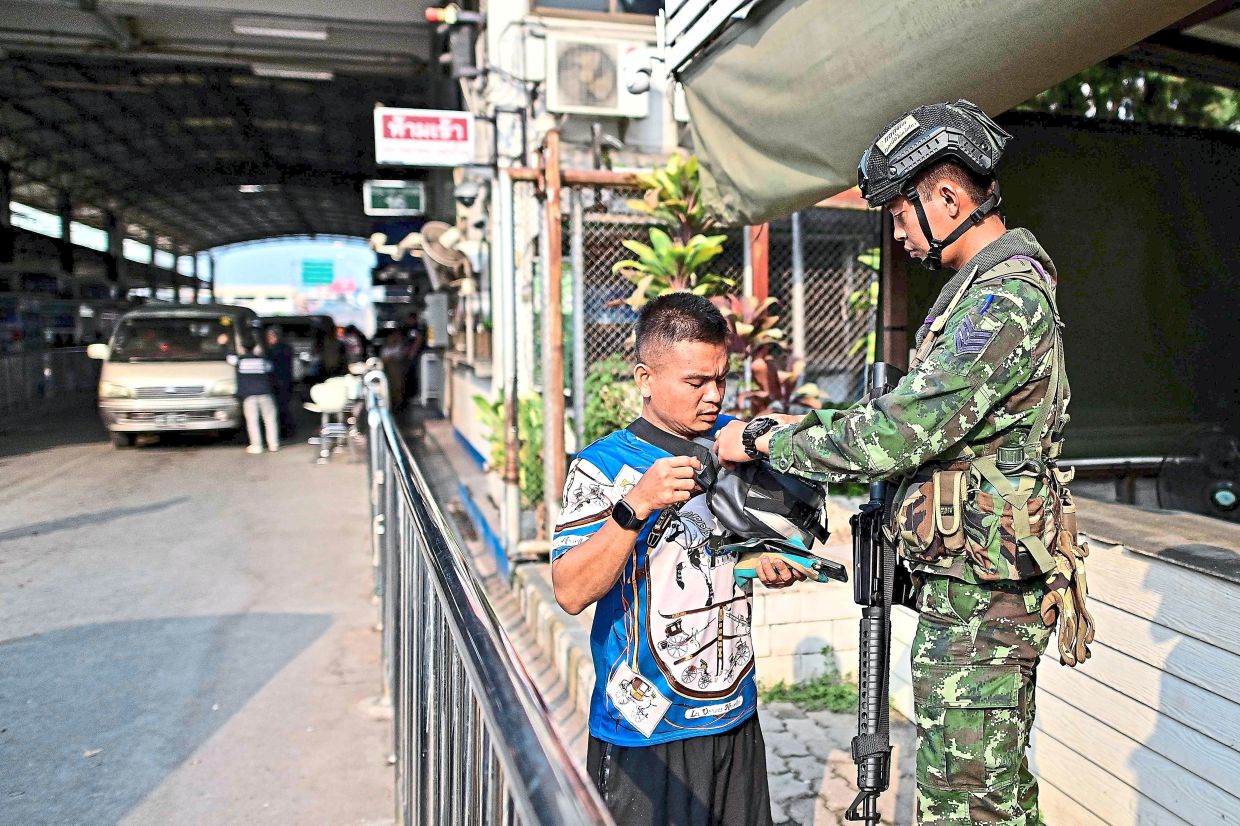 Junta troops retreat from key border town | The Star