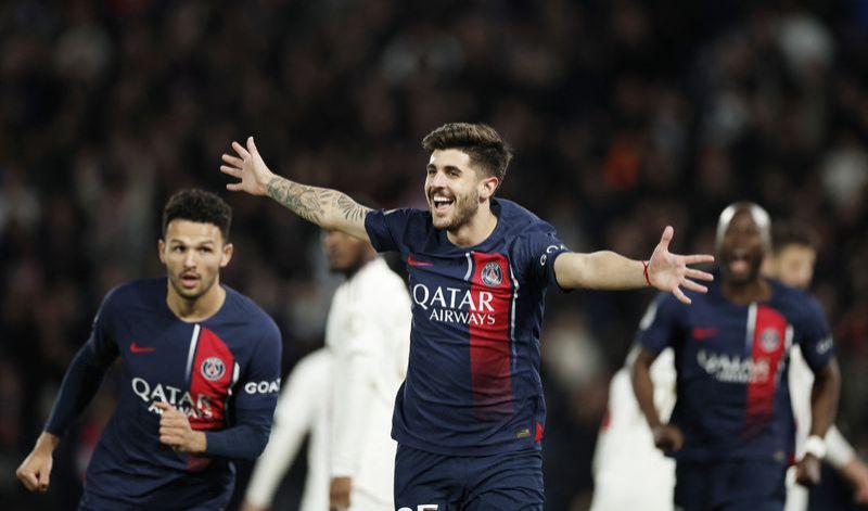 Football: Soccer-PSG close in on league title with 4-1 victory over ...