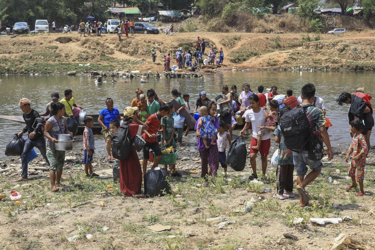 Myanmar warlord at centre of battle for key border town | The Star