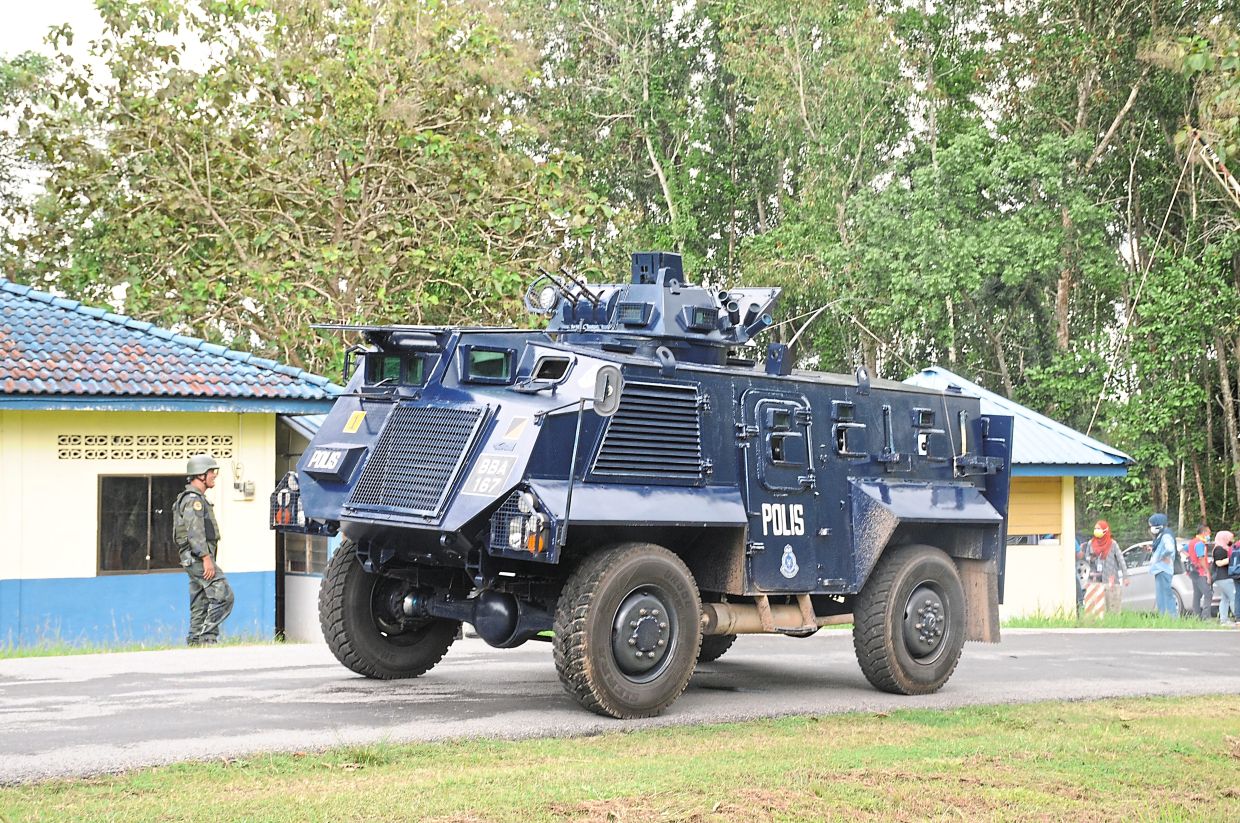 Armoured vehicle deployed to border in wake of bomb attack | The Star