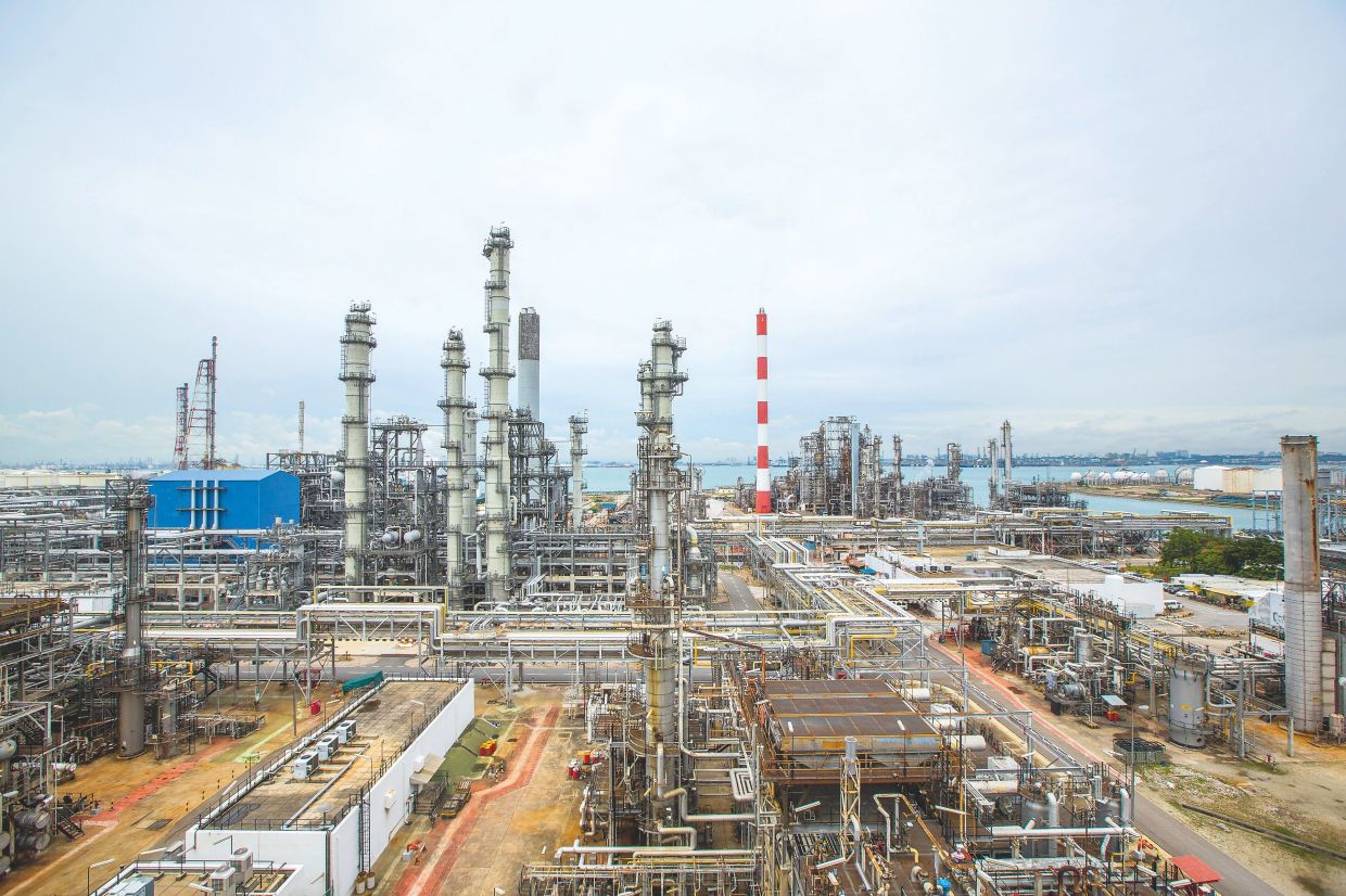 Shell to sell Singapore refinery, petrochemical assets to Chandra Asri ...