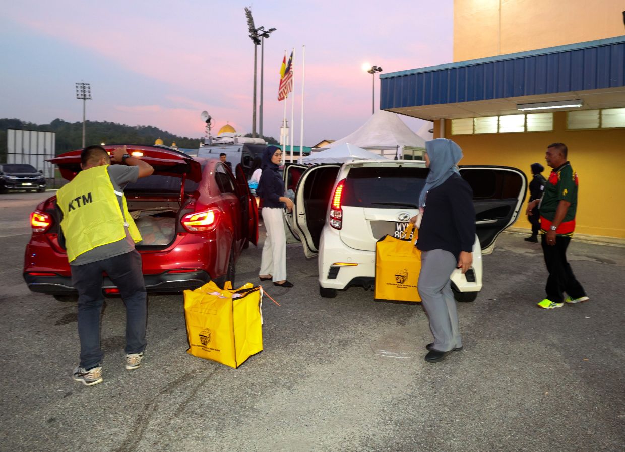 KKB polls: Poling day Kuala Kubu Baharu (Photo Gallery) | The Star