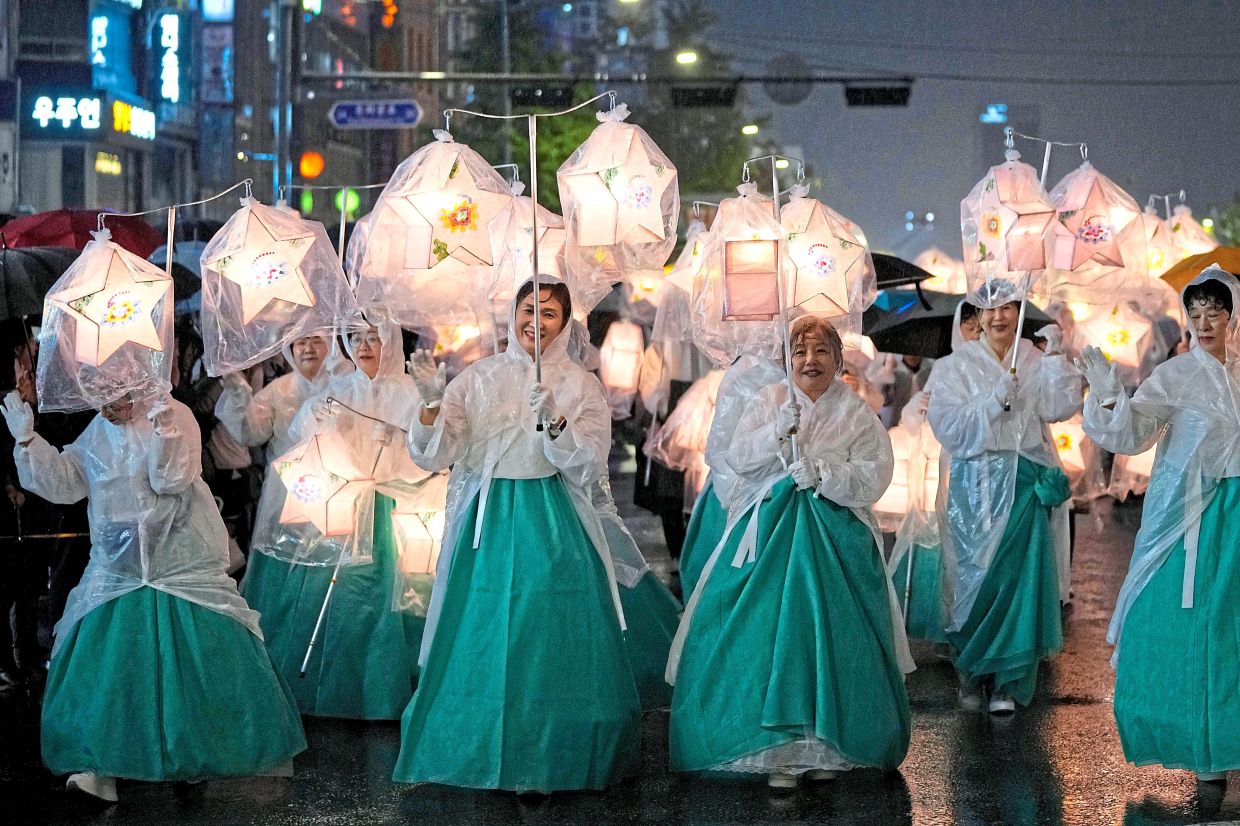 Lotus Lantern Festival attracts thousands | The Star