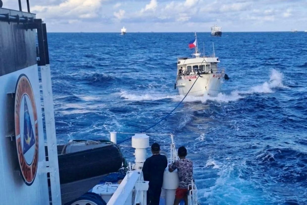 Philippine coast will block China reclamation at disputed shoal ...