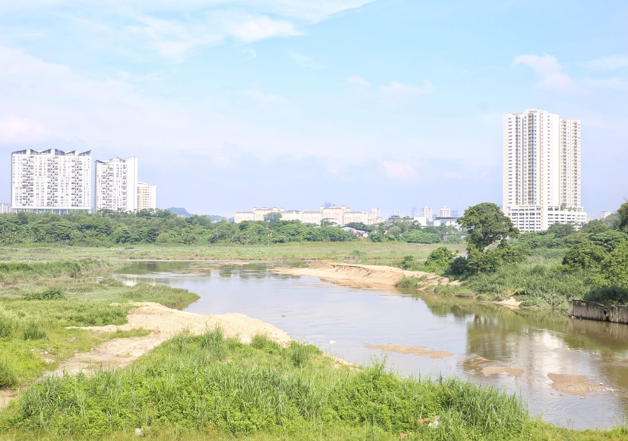 Residents gather to protest proposed development at Kg Bohol flood ...