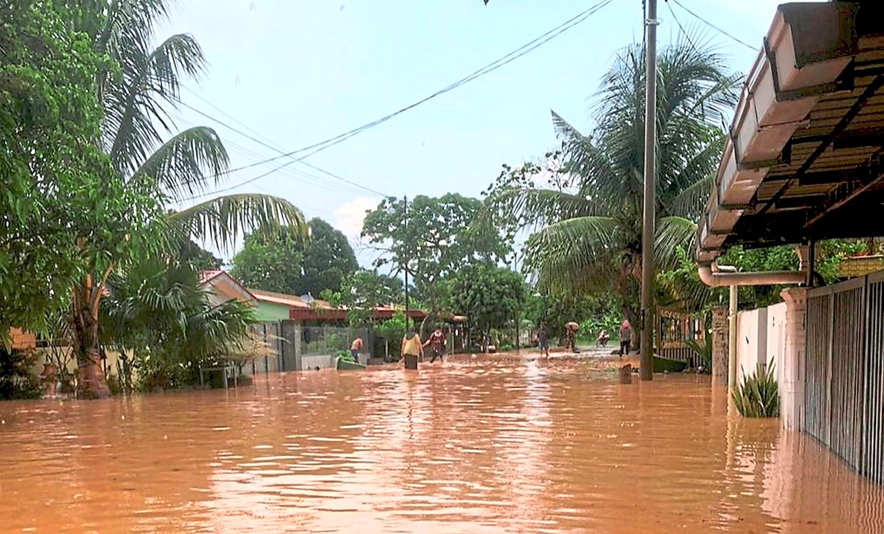 Living in fear of rain and sludge in Meru Raya | The Star