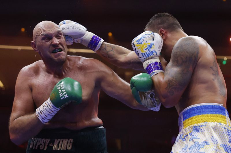 Boxing: Boxing-Sympathy for Ukraine behind Usyk's heavyweight win, says ...