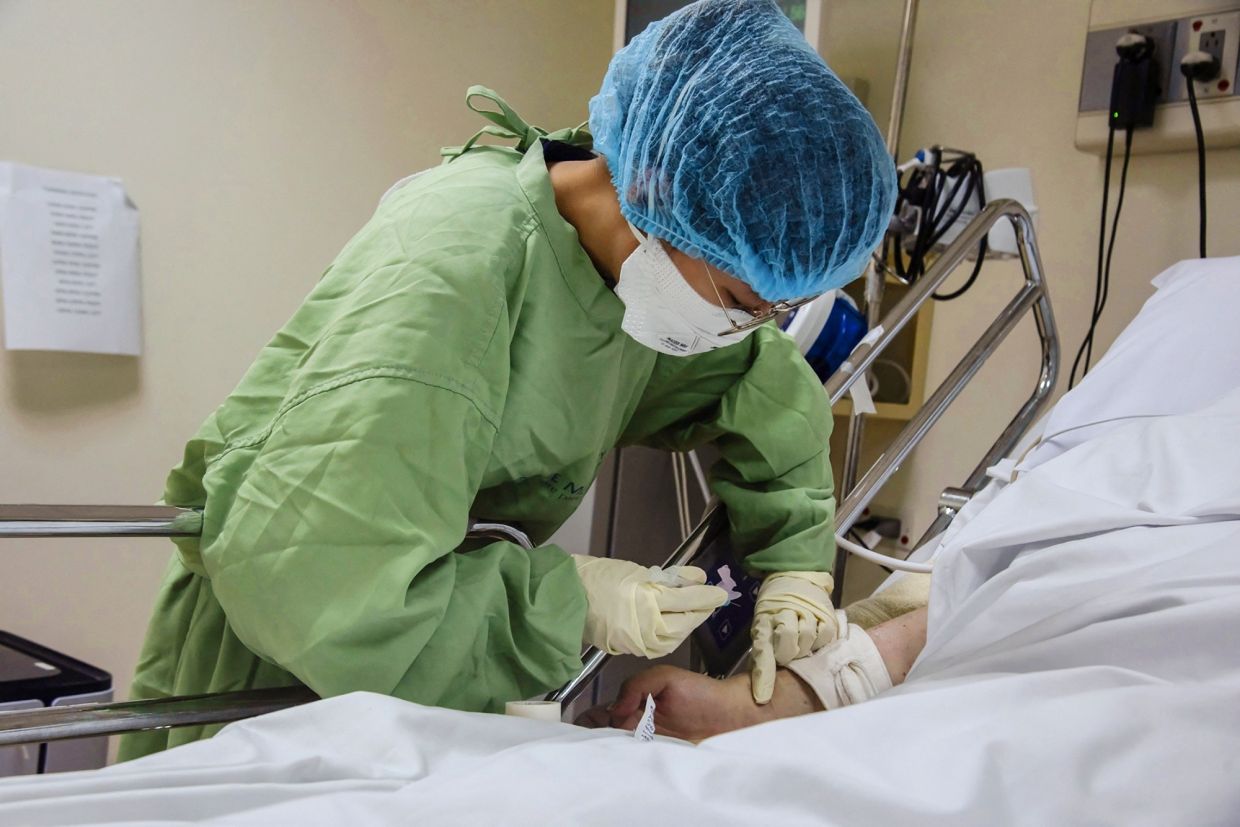 Philippines says it has shortage of 190,000 healthcare workers | The Star