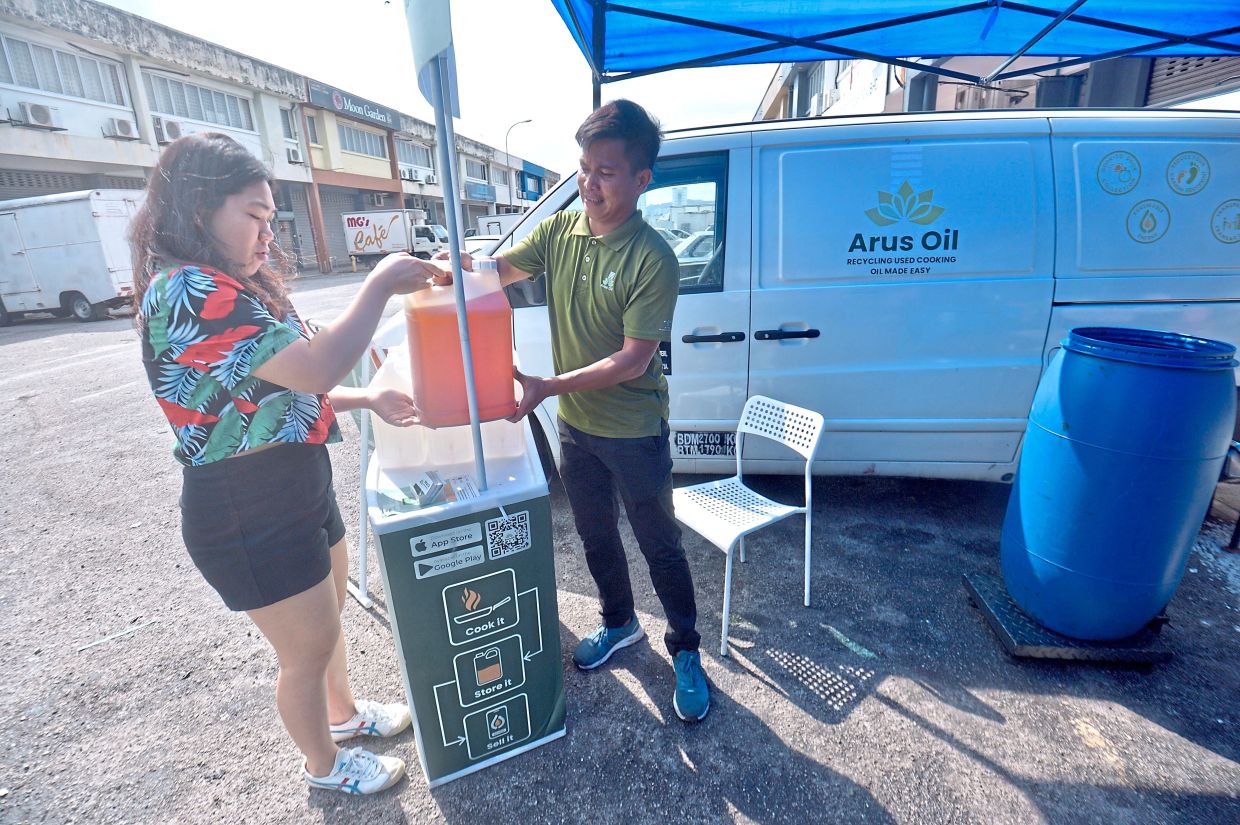 New drop-off point for cooking oil | The Star