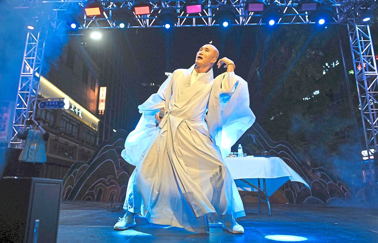 DJ ‘monk’ to ditch robe to avoid ban in Singapore | The Star