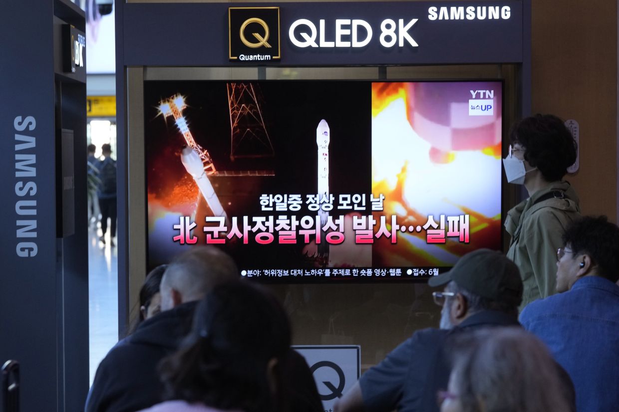 Seoul slams failed North Korea spy satellite launch | The Star