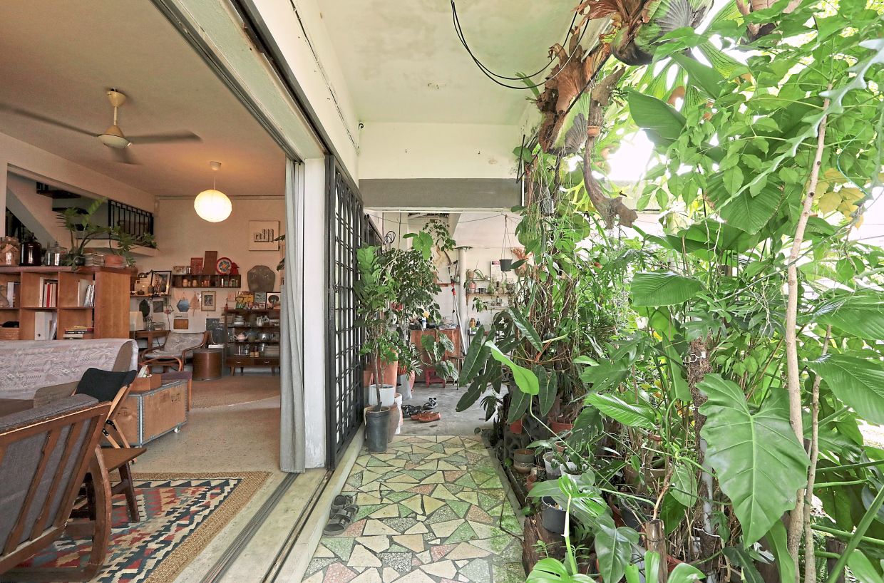 Rundown Malaysian PJ house is now a cosy home with kampung feel, lush ...