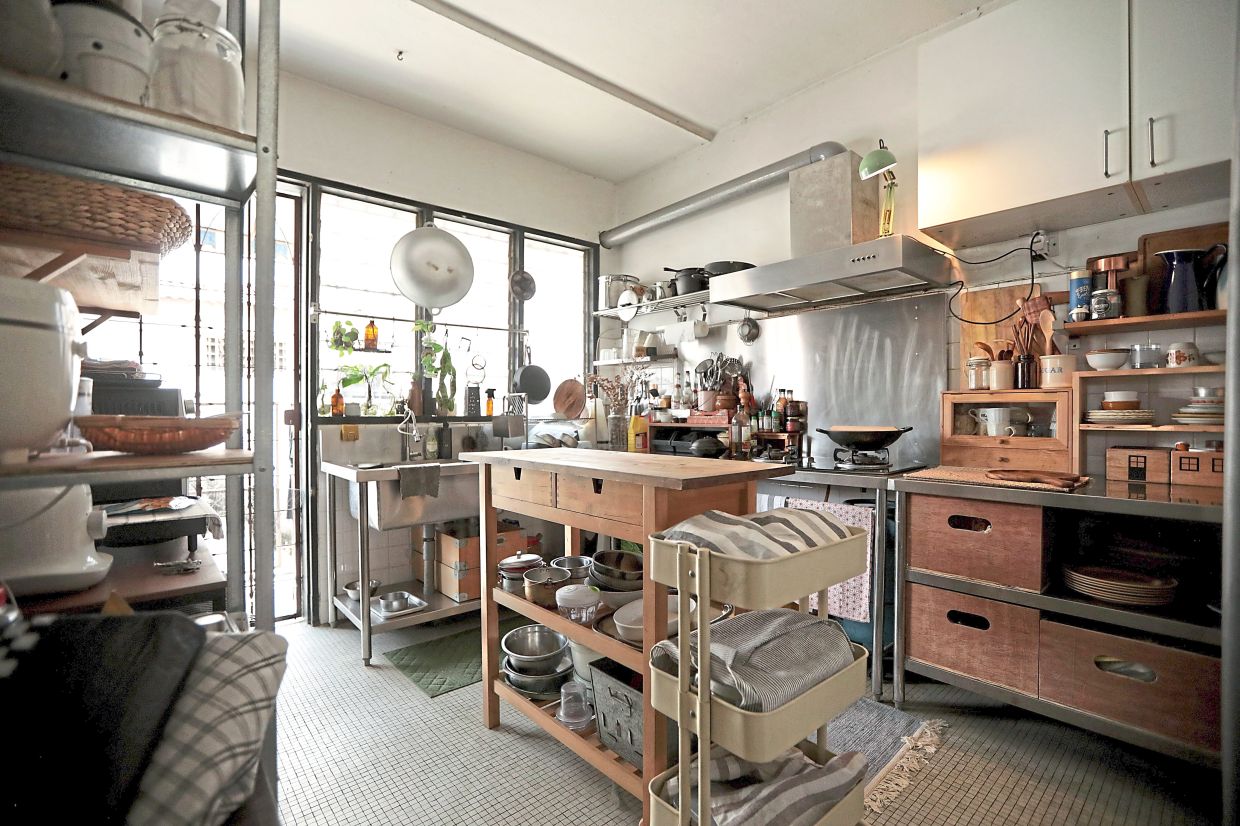 Rundown Malaysian PJ house is now a cosy home with kampung feel, lush ...