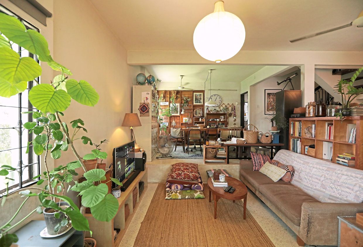 Rundown Malaysian PJ house is now a cosy home with kampung feel, lush ...