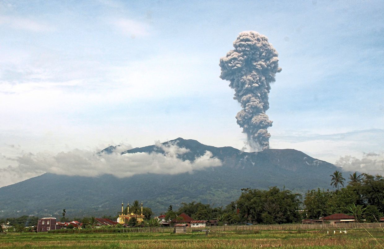 Volcano belches 2km ash tower into the sky | The Star
