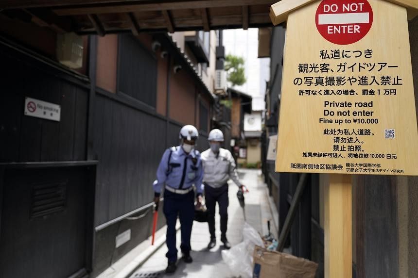 Japan's historic city Kyoto's street put up signs threatening fine ...