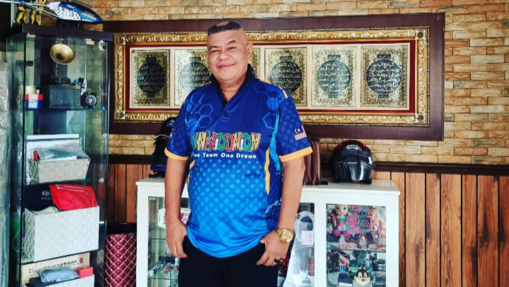 Local comedian Azlee of Senario admitted to IJN after suffering a heart ...