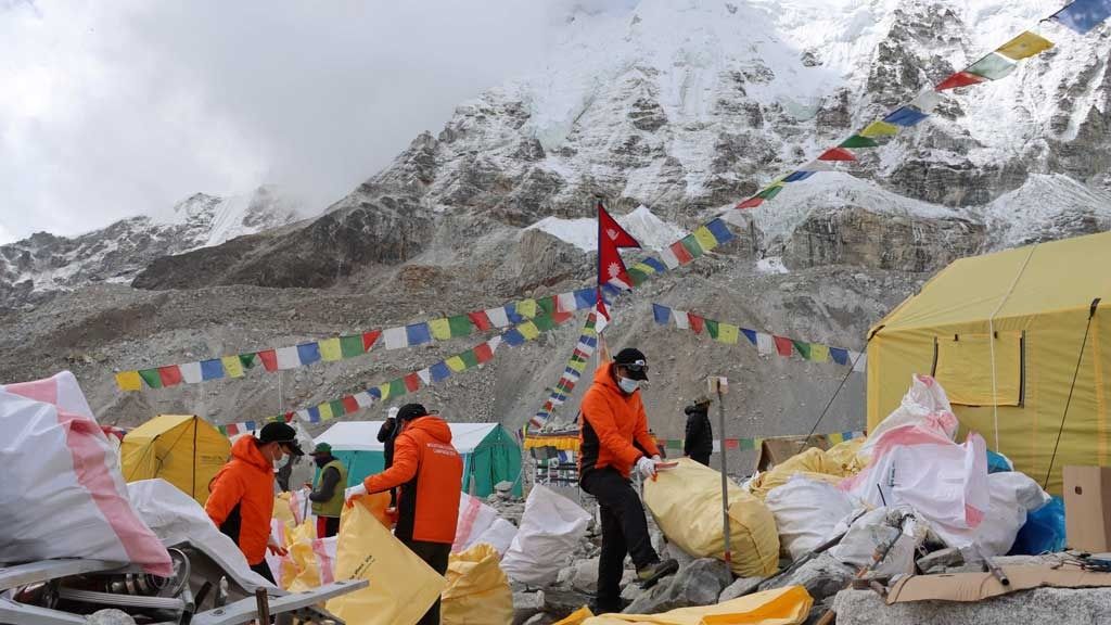 Nepal removes tonnes of waste from Himalayas; cleaning campaign also ...