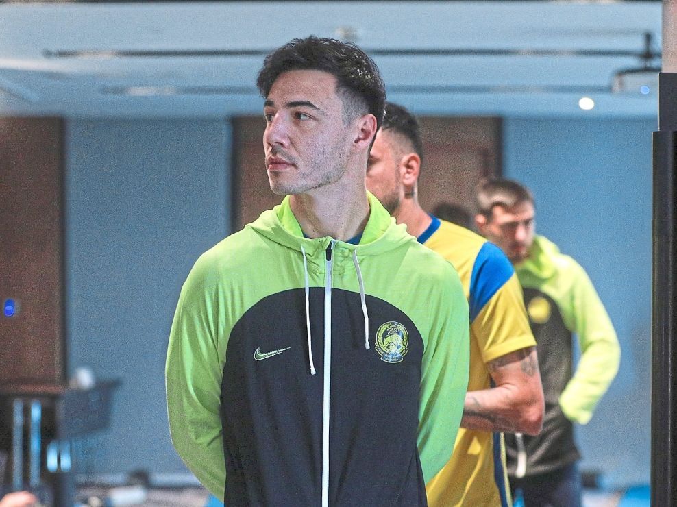 Football: Dion urges teammates to forget past and go for big win ...