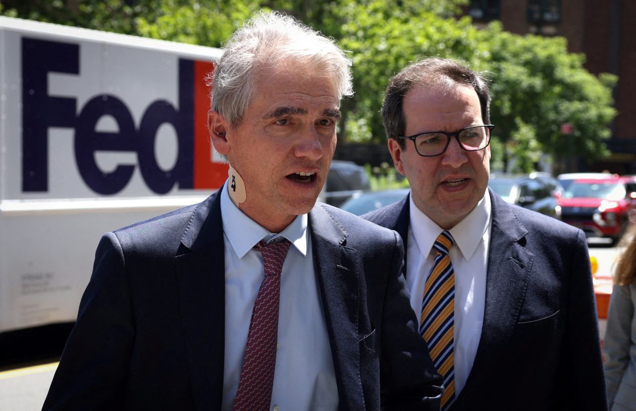 Ex-Allianz fund manager pleads guilty in fraud case | The Star