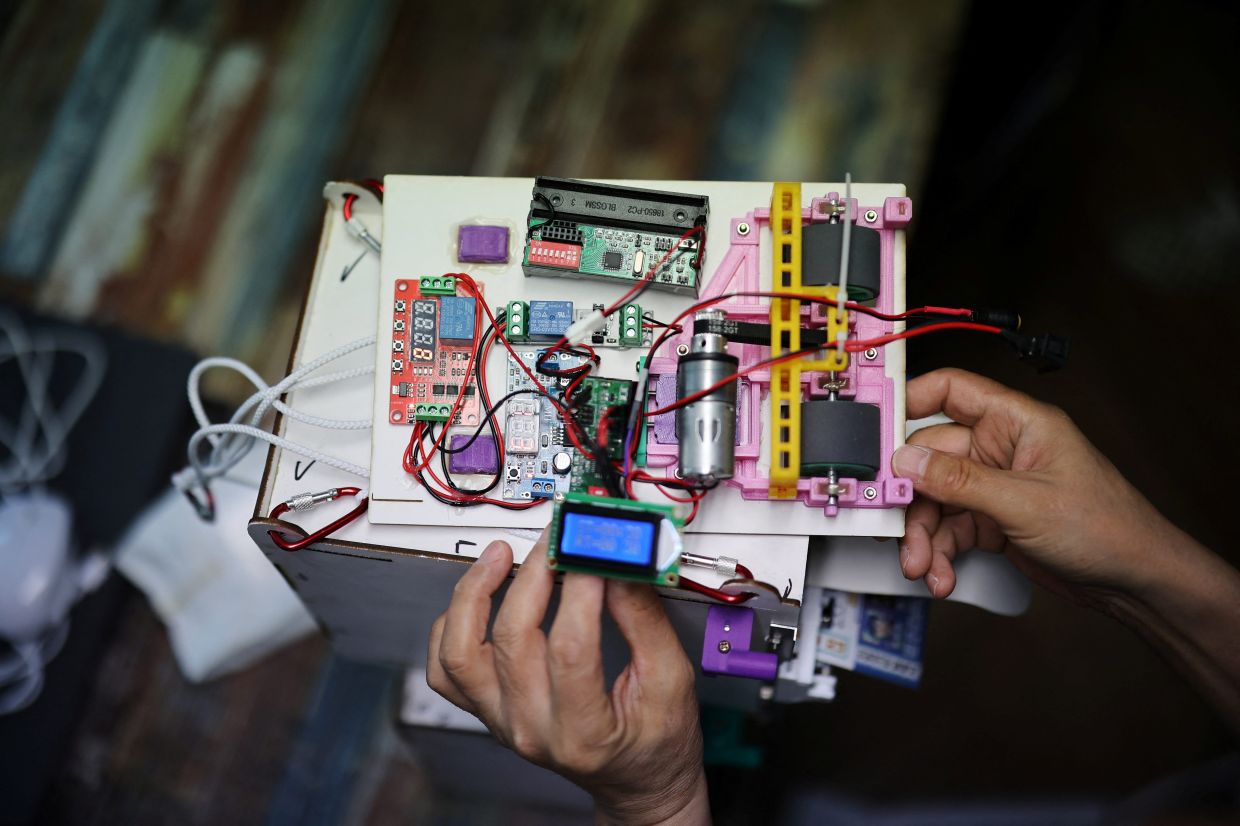 Seoul activists develop ‘smart balloons’ to send messages deep into ...