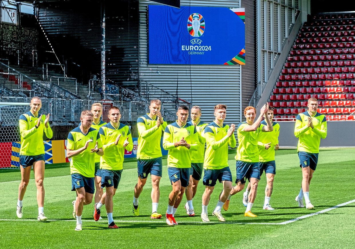 Football: From a war to a battle | The Star