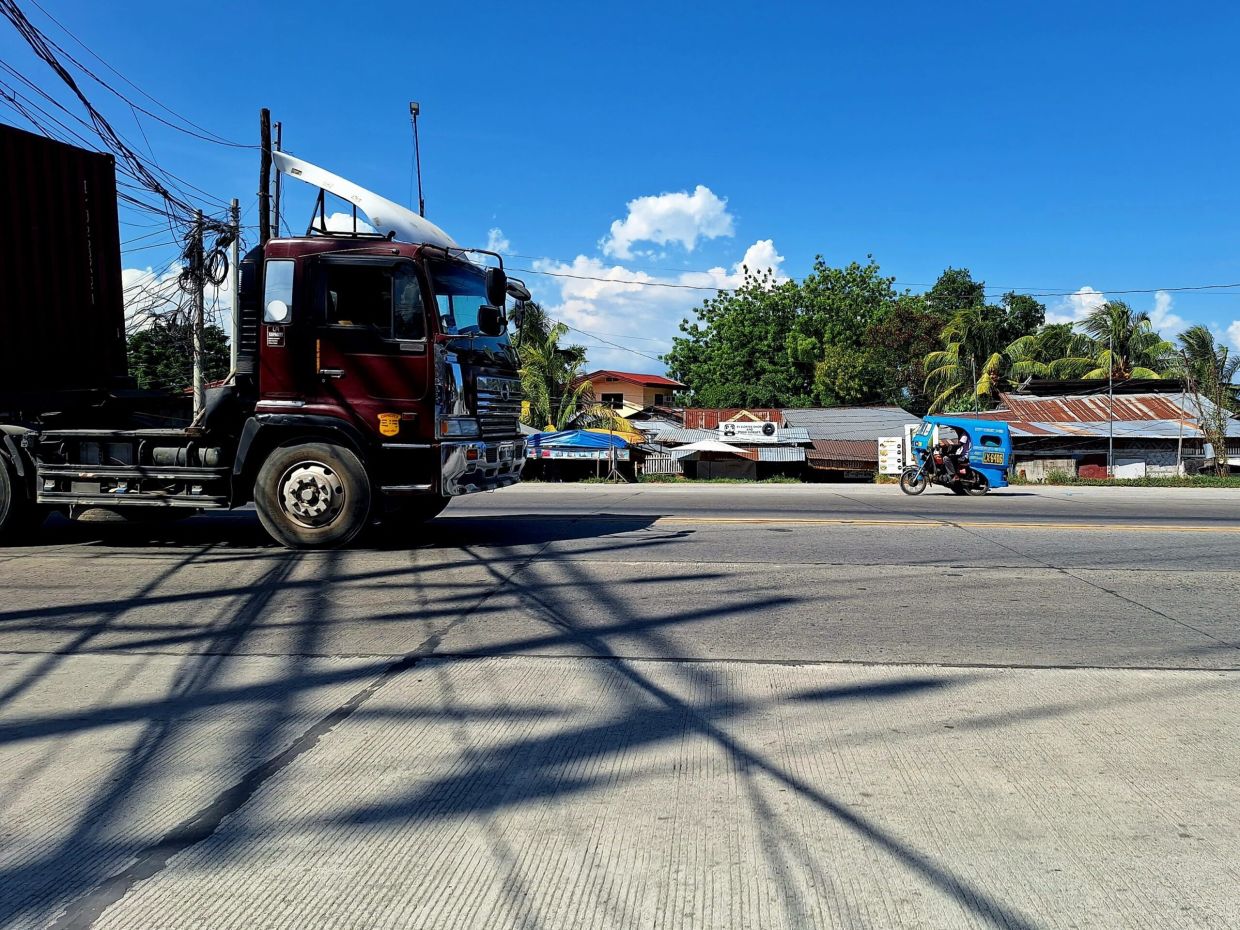 Tragic incident as three-wheeled vehicle crash in southern Philippines ...