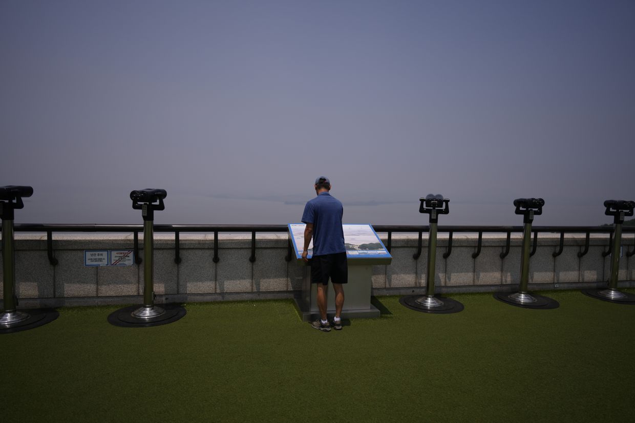 Soldiers cross border, landmines explode as N. Korea reinforces border ...