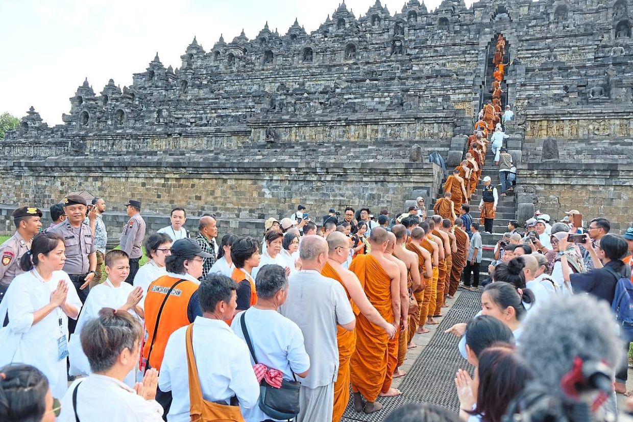 This Buddhist walking ritual teaches patience and promotes religious ...