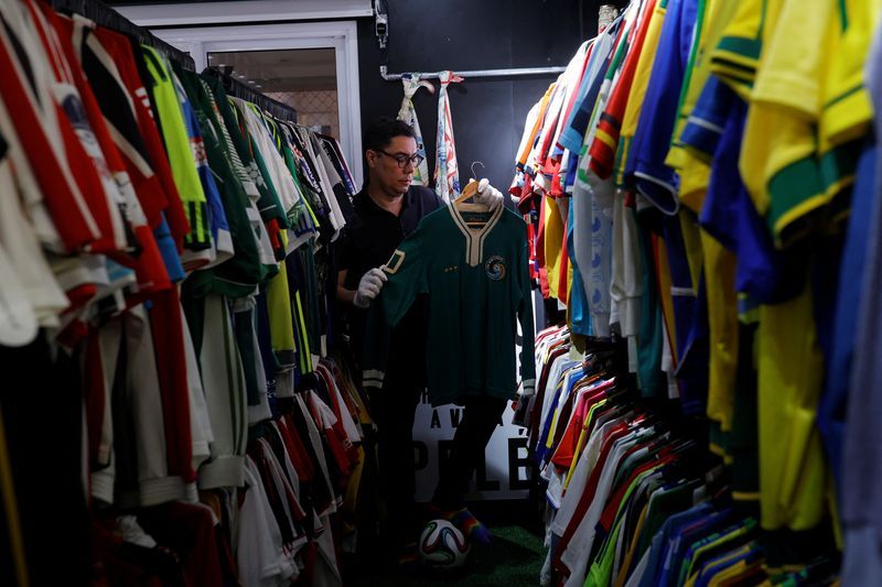 Football: Soccer-6,101 pieces of history: Brazilian owns world's ...
