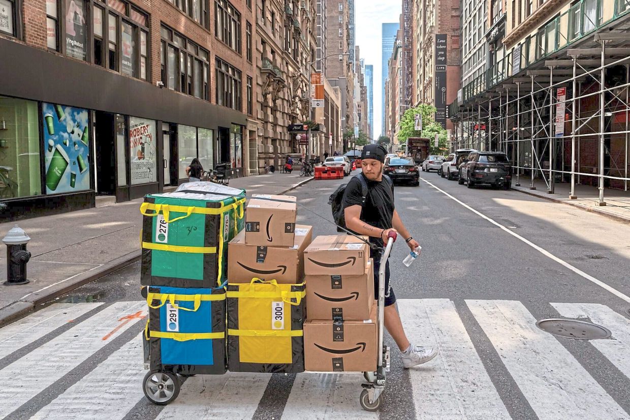 Amazon sidesteps carbon offset standard Bezos helped fund | The Star