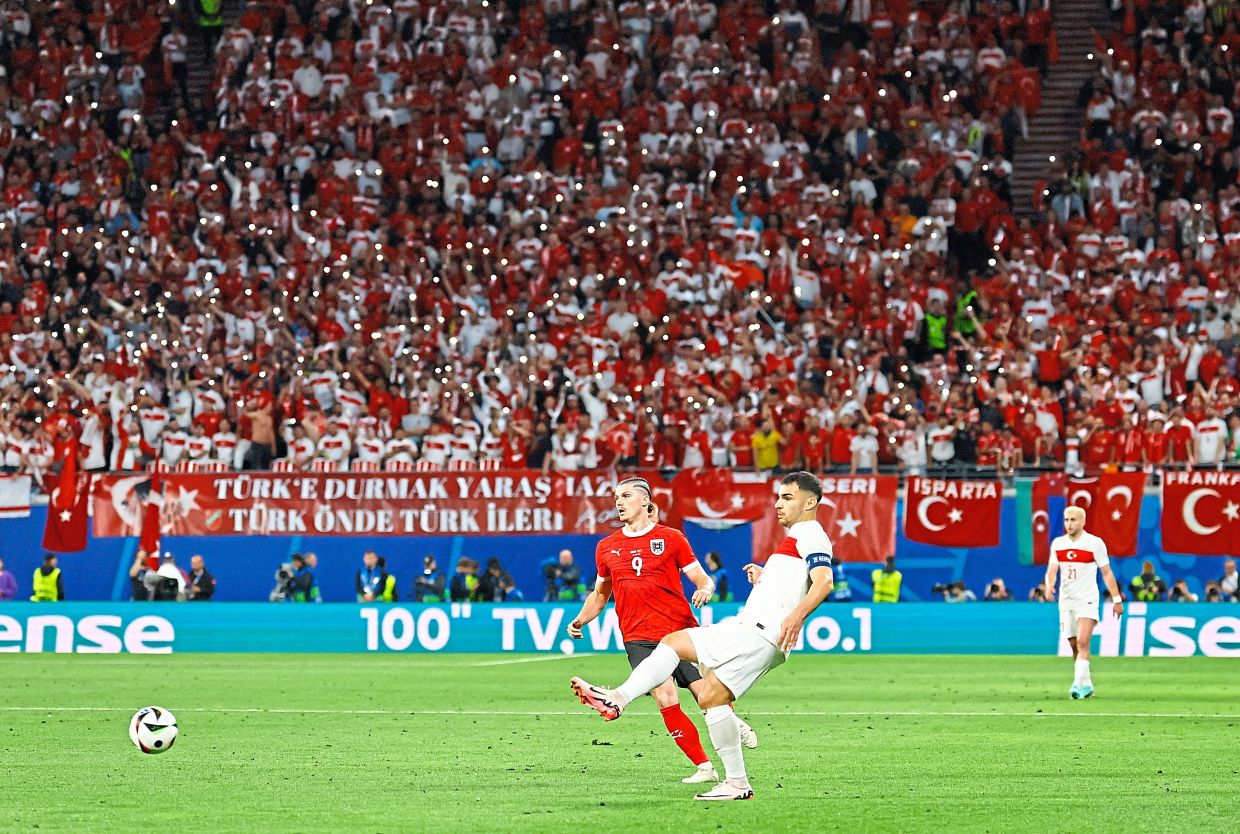 Football: We see red everywhere | The Star