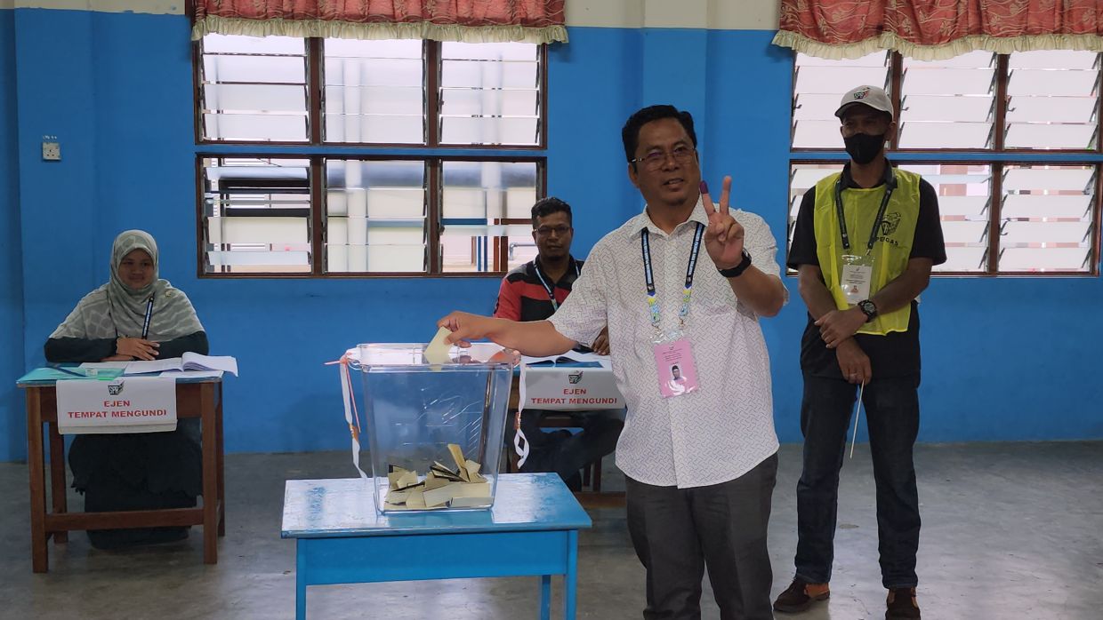 Photo Gallery: Voters cast ballots for Sg Bakap seat | The Star