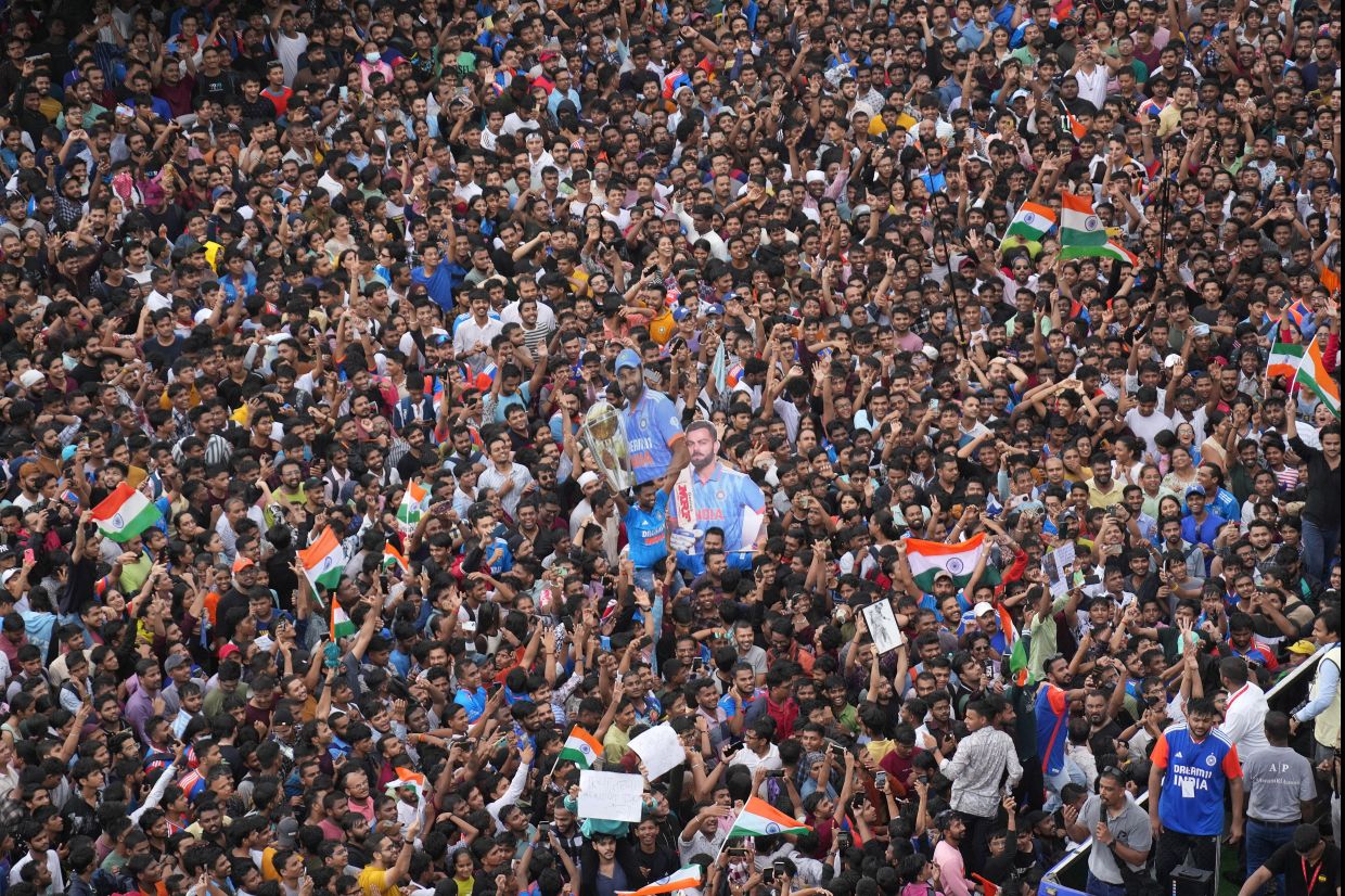 India cricketers feted in victory parade in Mumbai after winning ...