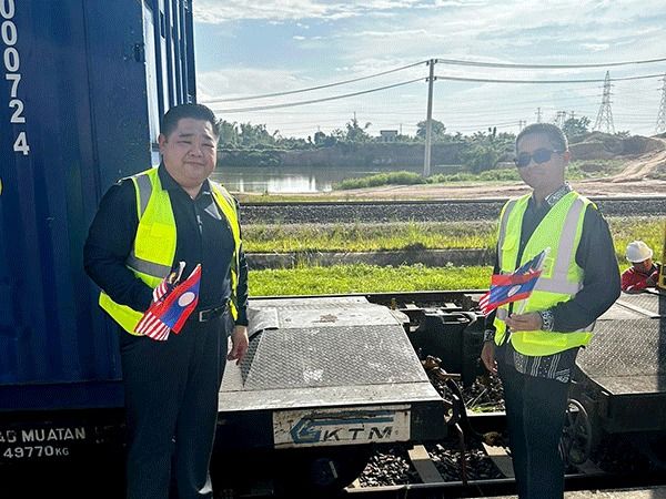 Asean Express Freight Train arrives in Laos with KTMB’s Rolling Stock ...