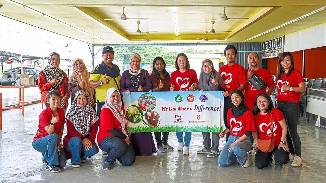 Money management talk, food baskets for 100 entrepreneurs in B40 group ...