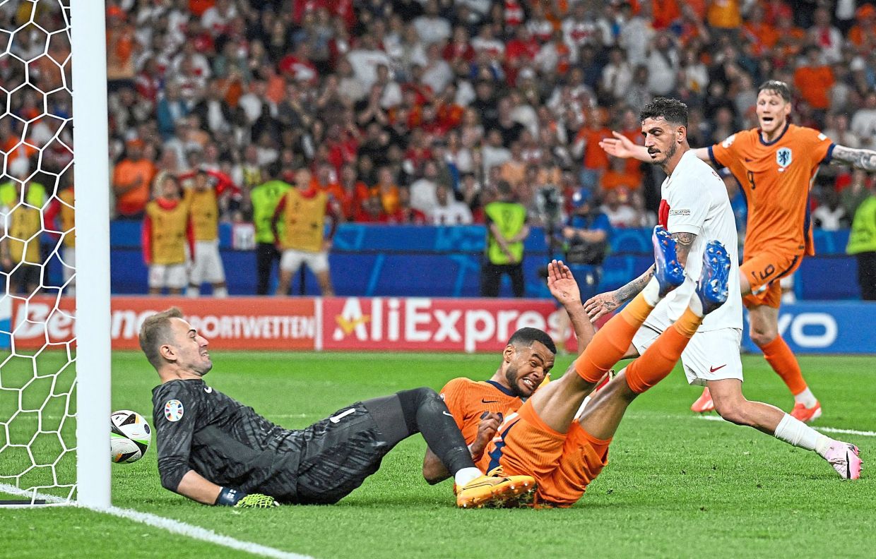 Football: Cody’s guns are blazing | The Star