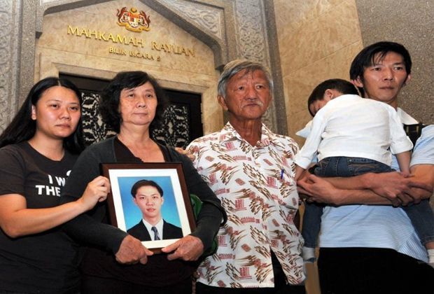 PM pledges to meet Teoh Beng Hock’s family | The Star