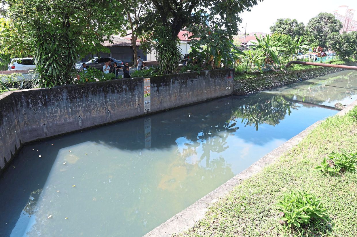 Longer flood wall for Kinrara monsoon drain | The Star