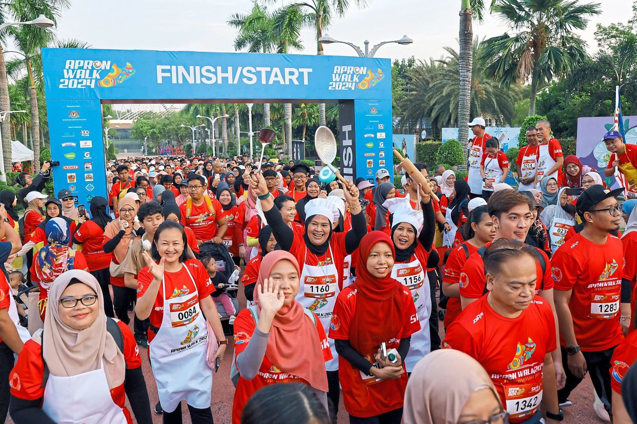 2,000 participate in Apron Walk | The Star