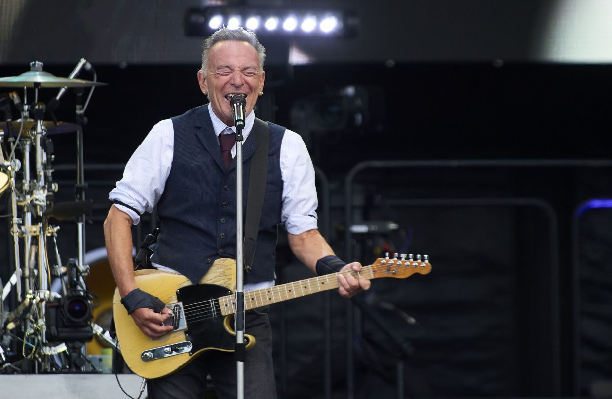 Singer Bruce Springsteen is officially a billionaire | The Star