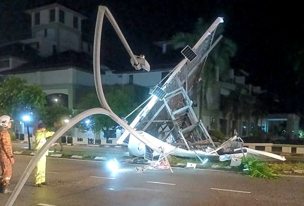 NGO urges MACC to investigate billboard collapse in Melaka | The Star